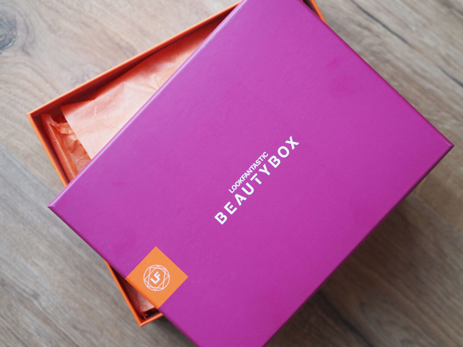 look-fantastic-november-2020-beauty-box-laura-louise-makeup-beauty