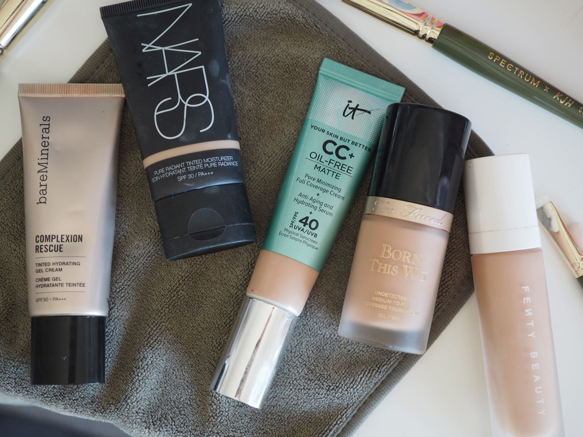 5 of the best Oil-free foundations : From light to full coverage ...