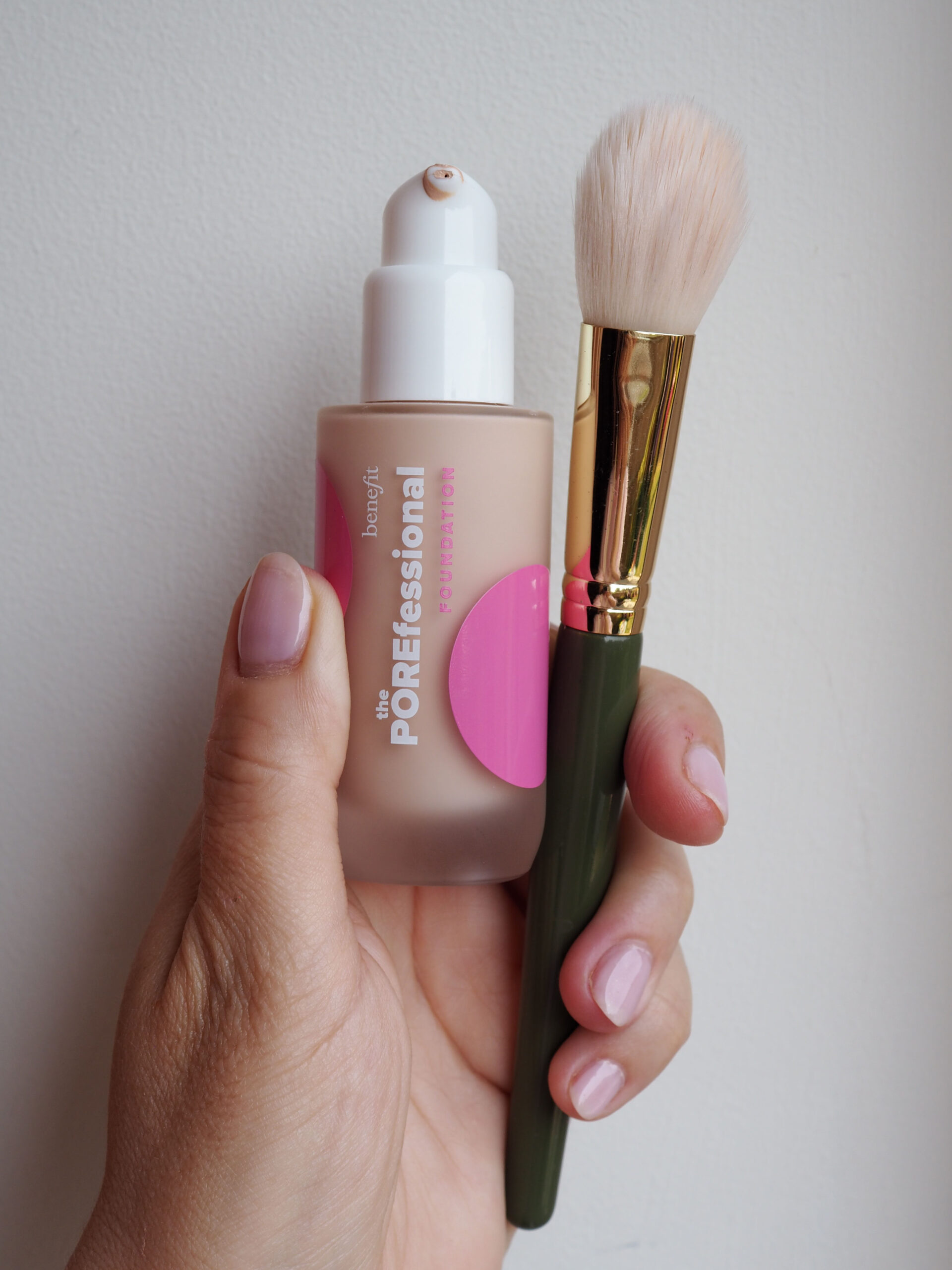 Benefit The Porefessional Smoothing & Blurring Matte Foundation Review ...